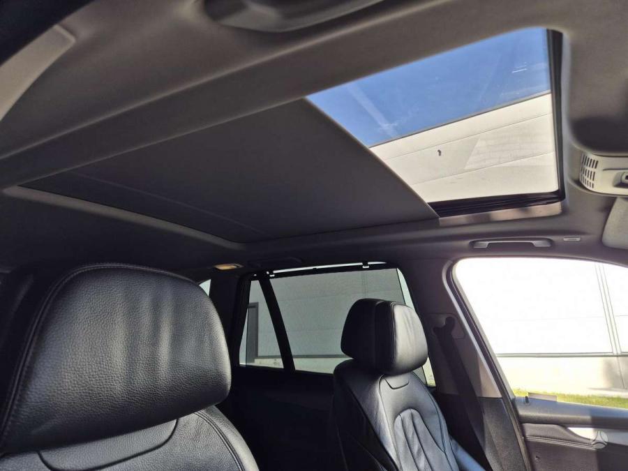 Grey BMW X5 2014 in Utena, with an engine capacity of 2.99 L and mileage of 280 thousand km for 14990 €, photo 17 on AUTOMOTO.COM.LV