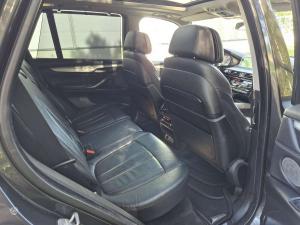 Grey BMW X5 2014 in Utena, with an engine capacity of 2.99 L and mileage of 280 thousand km for 14990 €, photo 18 on AUTOMOTO.COM.LV