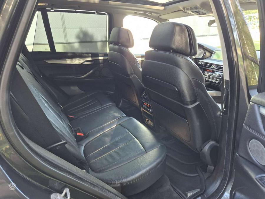 Grey BMW X5 2014 in Utena, with an engine capacity of 2.99 L and mileage of 280 thousand km for 14990 €, photo 18 on AUTOMOTO.COM.LV