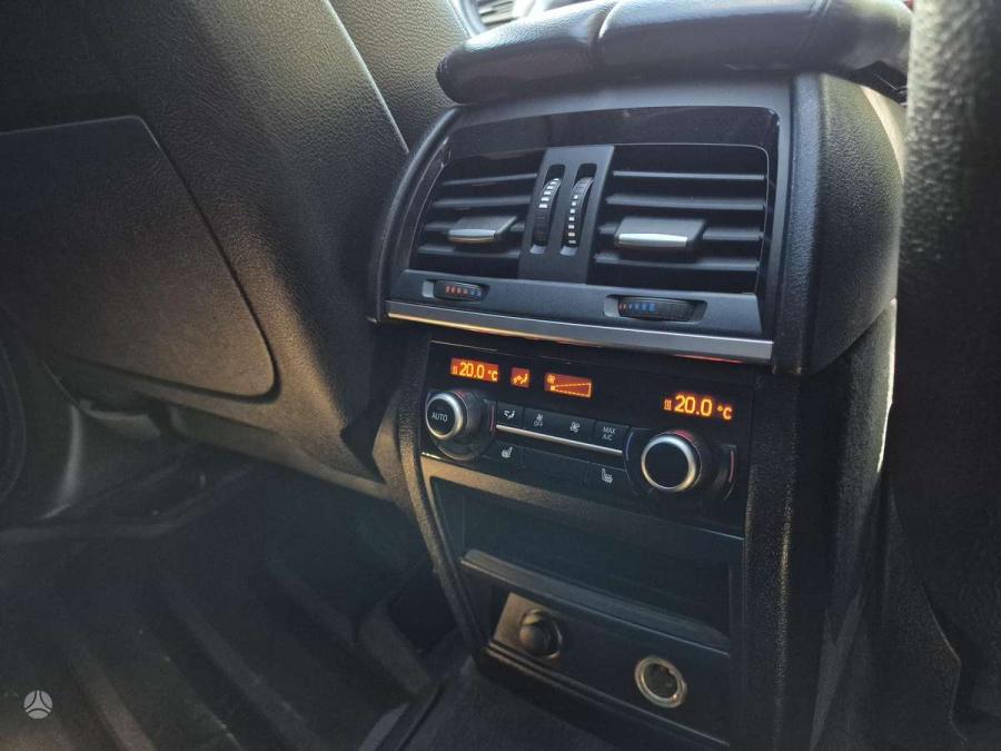 Grey BMW X5 2014 in Utena, with an engine capacity of 2.99 L and mileage of 280 thousand km for 14990 €, photo 19 on AUTOMOTO.COM.LV