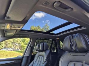 Grey BMW X5 2014 in Utena, with an engine capacity of 2.99 L and mileage of 280 thousand km for 14990 €, photo 28 on AUTOMOTO.COM.LV