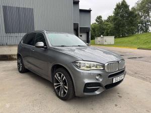 Pelēks BMW X5 2014 Alīta, ar dzinēja tilpumu 3.00 L un nobraukumu 271 tūkst. km par 13100 €, foto 3 vietnē AUTOMOTO.COM.LV