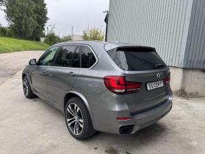 Pelēks BMW X5 2014 Alīta, ar dzinēja tilpumu 3.00 L un nobraukumu 271 tūkst. km par 13100 €, foto 4 vietnē AUTOMOTO.COM.LV