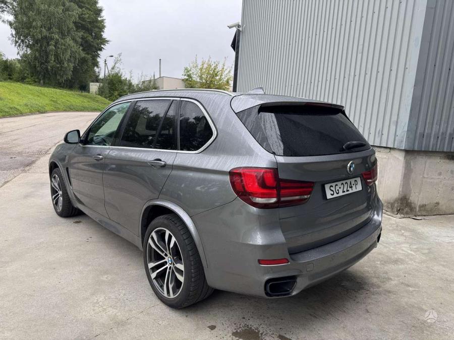 Pelēks BMW X5 2014 Alīta, ar dzinēja tilpumu 3.00 L un nobraukumu 271 tūkst. km par 13100 €, foto 4 vietnē AUTOMOTO.COM.LV