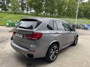 Pelēks BMW X5 2014 Alīta, ar dzinēja tilpumu 3.00 L un nobraukumu 271 tūkst. km par 13100 €, foto 5 vietnē AUTOMOTO.COM.LV