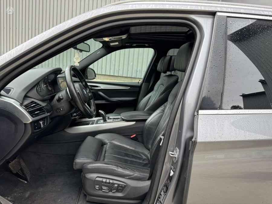 Pelēks BMW X5 2014 Alīta, ar dzinēja tilpumu 3.00 L un nobraukumu 271 tūkst. km par 13100 €, foto 7 vietnē AUTOMOTO.COM.LV