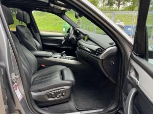 Pelēks BMW X5 2014 Alīta, ar dzinēja tilpumu 3.00 L un nobraukumu 271 tūkst. km par 13100 €, foto 10 vietnē AUTOMOTO.COM.LV