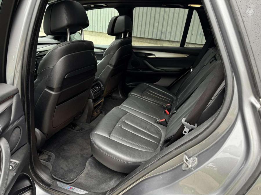 Pelēks BMW X5 2014 Alīta, ar dzinēja tilpumu 3.00 L un nobraukumu 271 tūkst. km par 13100 €, foto 11 vietnē AUTOMOTO.COM.LV