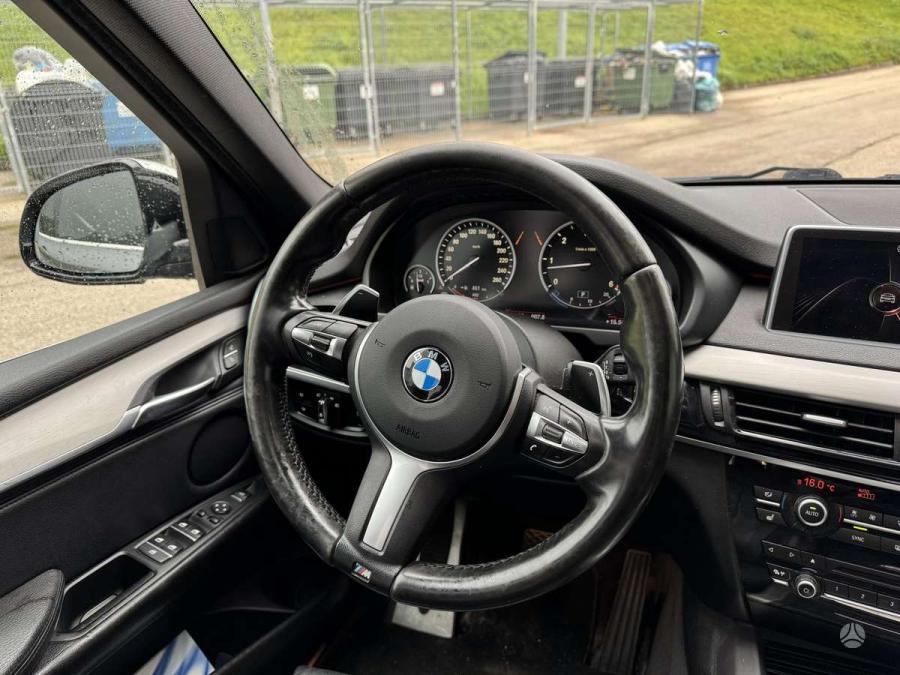 Pelēks BMW X5 2014 Alīta, ar dzinēja tilpumu 3.00 L un nobraukumu 271 tūkst. km par 13100 €, foto 13 vietnē AUTOMOTO.COM.LV