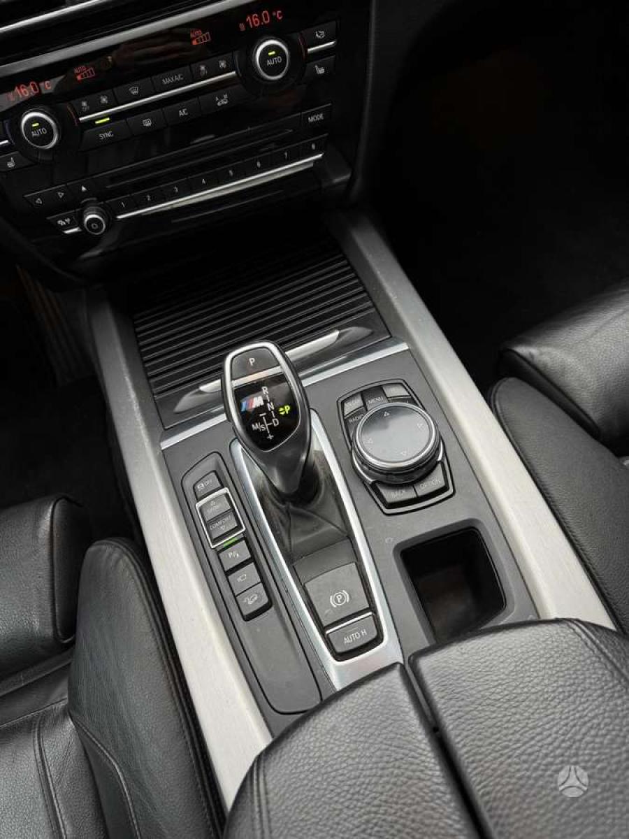 Pelēks BMW X5 2014 Alīta, ar dzinēja tilpumu 3.00 L un nobraukumu 271 tūkst. km par 13100 €, foto 19 vietnē AUTOMOTO.COM.LV