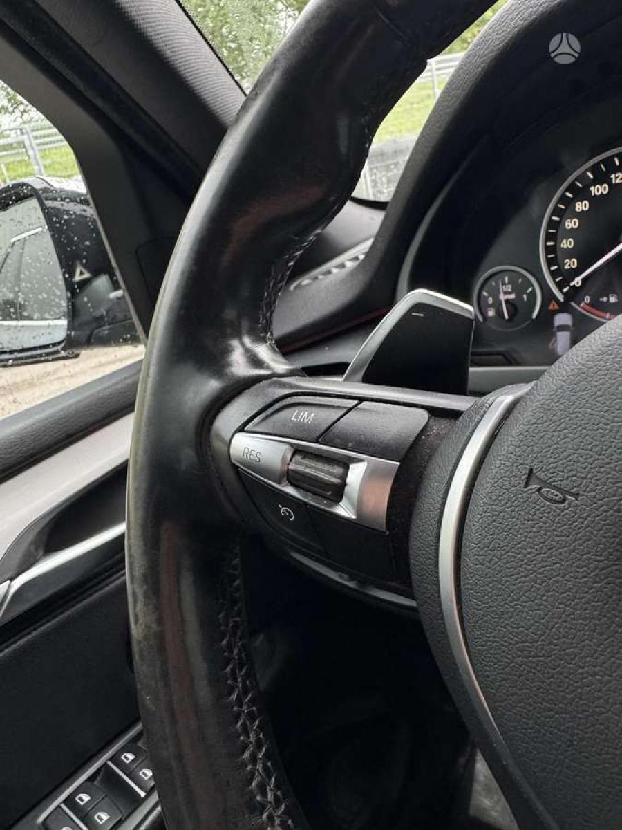 Pelēks BMW X5 2014 Alīta, ar dzinēja tilpumu 3.00 L un nobraukumu 271 tūkst. km par 13100 €, foto 23 vietnē AUTOMOTO.COM.LV
