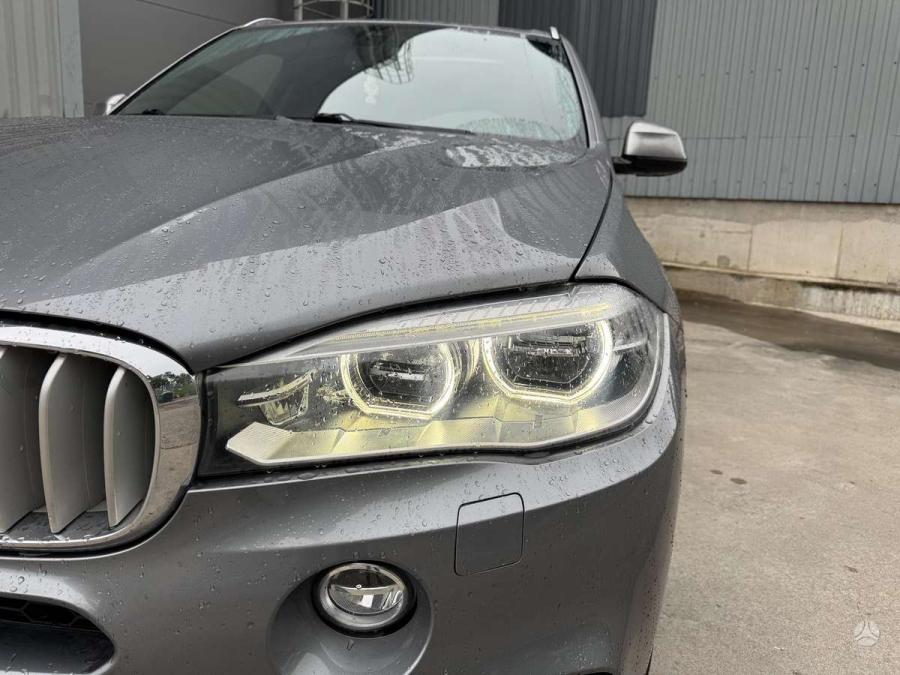 Pelēks BMW X5 2014 Alīta, ar dzinēja tilpumu 3.00 L un nobraukumu 271 tūkst. km par 13100 €, foto 29 vietnē AUTOMOTO.COM.LV