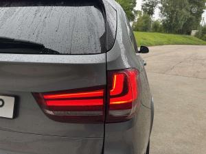 Pelēks BMW X5 2014 Alīta, ar dzinēja tilpumu 3.00 L un nobraukumu 271 tūkst. km par 13100 €, foto 31 vietnē AUTOMOTO.COM.LV