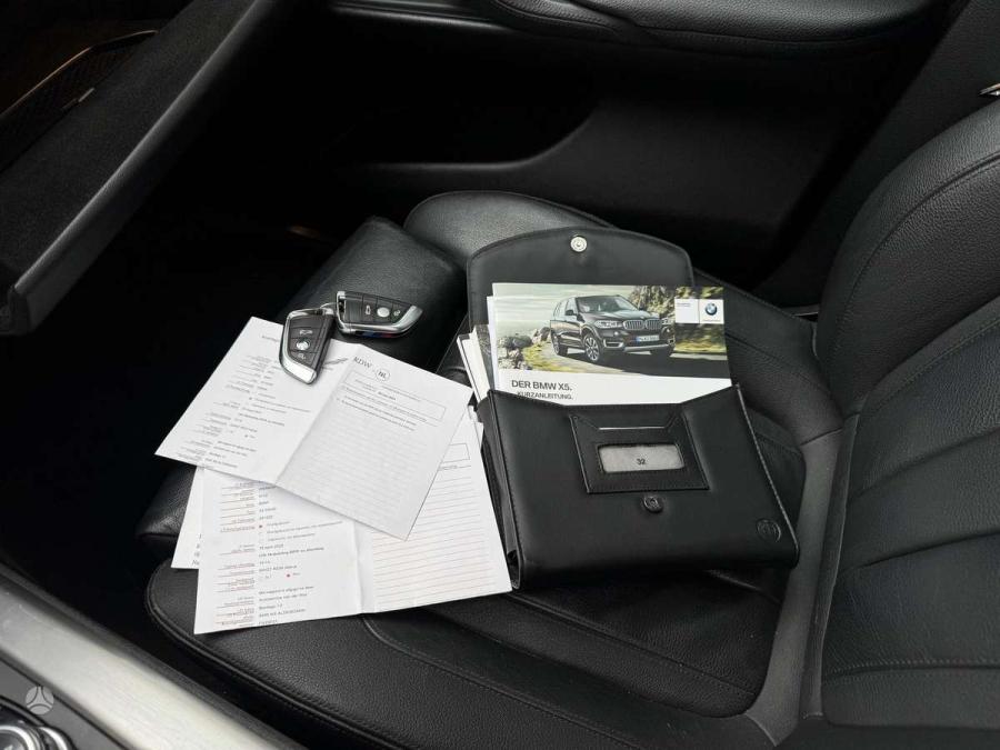 Pelēks BMW X5 2014 Alīta, ar dzinēja tilpumu 3.00 L un nobraukumu 271 tūkst. km par 13100 €, foto 41 vietnē AUTOMOTO.COM.LV