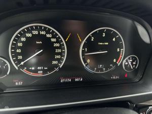 Pelēks BMW X5 2014 Alīta, ar dzinēja tilpumu 3.00 L un nobraukumu 271 tūkst. km par 13100 €, foto 42 vietnē AUTOMOTO.COM.LV