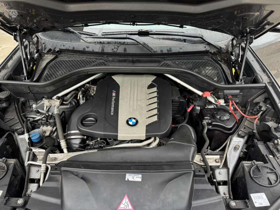 Pelēks BMW X5 2014 Alīta, ar dzinēja tilpumu 3.00 L un nobraukumu 271 tūkst. km par 13100 €, foto 43 vietnē AUTOMOTO.COM.LV