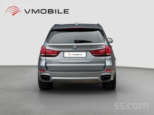 Grey BMW X5 2014 in Riga, with an engine capacity of 3.00 L and mileage of 221 thousand km for 18990 €, photo 5 on AUTOMOTO.COM.LV