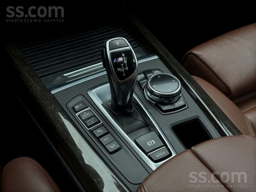 Grey BMW X5 2014 in Riga, with an engine capacity of 3.00 L and mileage of 221 thousand km for 18990 €, photo 10 on AUTOMOTO.COM.LV