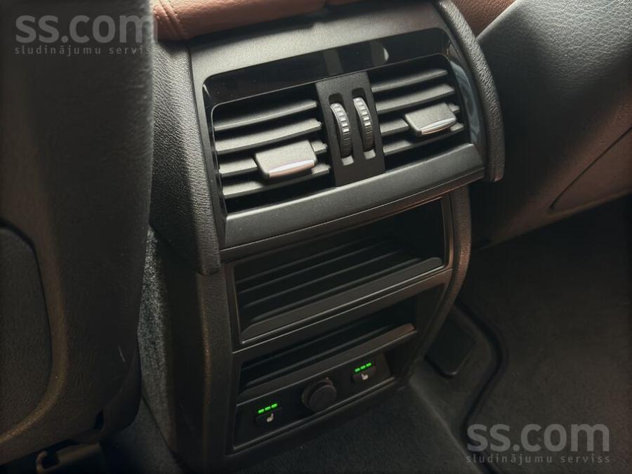 Grey BMW X5 2014 in Riga, with an engine capacity of 3.00 L and mileage of 221 thousand km for 18990 €, photo 21 on AUTOMOTO.COM.LV