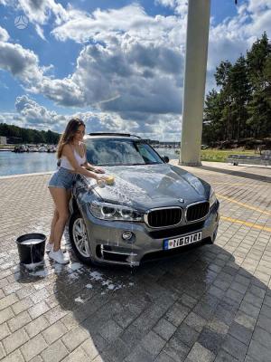 Pelēks BMW X5 2014 Kauņa, ar dzinēja tilpumu 2.98 L un nobraukumu 334 tūkst. km par 9999 €, foto 1 vietnē AUTOMOTO.COM.LV