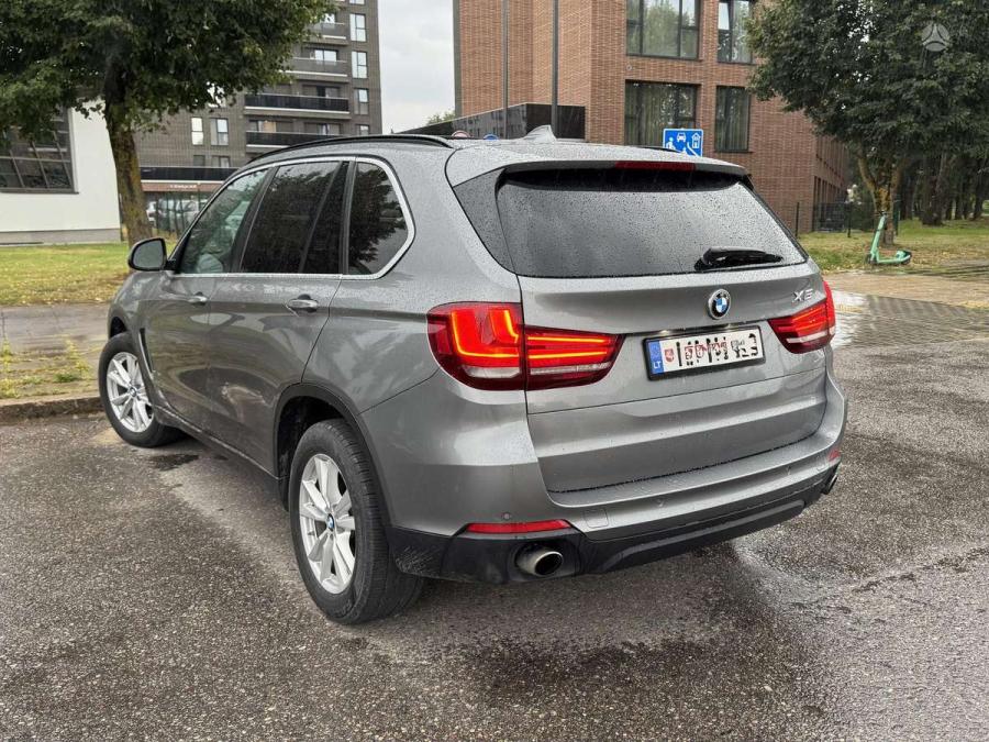 Pelēks BMW X5 2014 Kauņa, ar dzinēja tilpumu 2.98 L un nobraukumu 334 tūkst. km par 9999 €, foto 21 vietnē AUTOMOTO.COM.LV