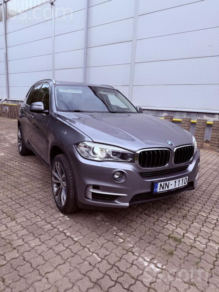 Grey BMW X5 2014 in Riga, with an engine capacity of 3.00 L and mileage of 214 thousand km for 20950 €, photo 4 on AUTOMOTO.COM.LV