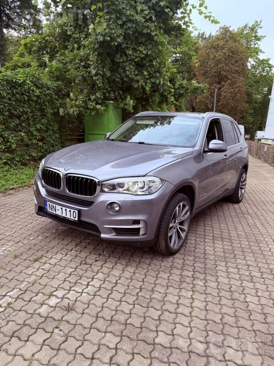 Grey BMW X5 2014 in Riga, with an engine capacity of 3.00 L and mileage of 214 thousand km for 20950 €, photo 5 on AUTOMOTO.COM.LV