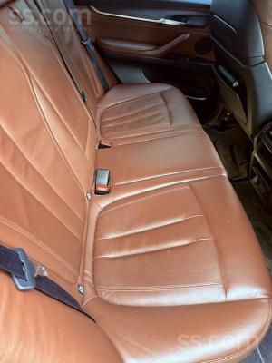 Grey BMW X5 2014 in Riga, with an engine capacity of 3.00 L and mileage of 214 thousand km for 20950 €, photo 8 on AUTOMOTO.COM.LV