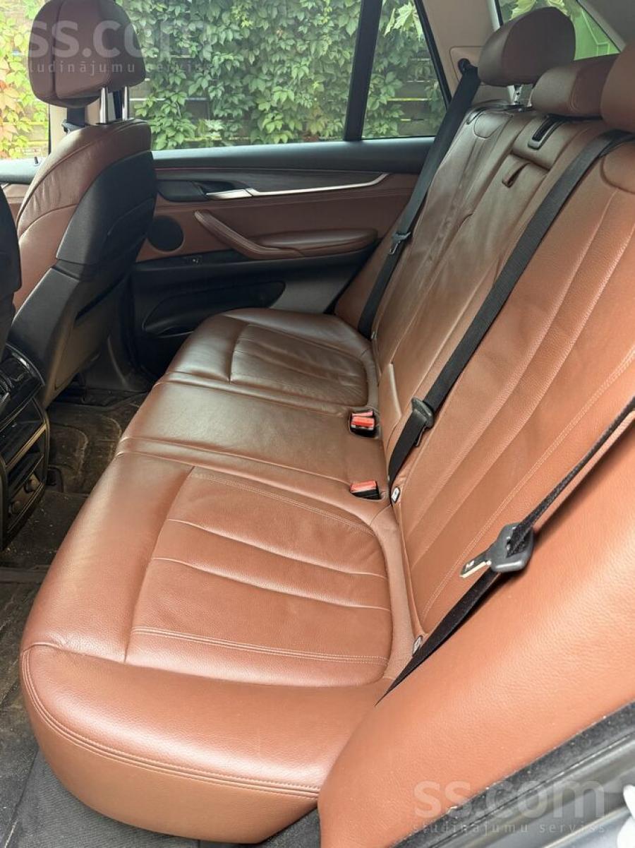 Grey BMW X5 2014 in Riga, with an engine capacity of 3.00 L and mileage of 214 thousand km for 20950 €, photo 11 on AUTOMOTO.COM.LV