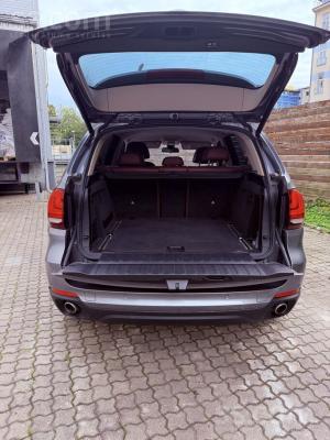 Grey BMW X5 2014 in Riga, with an engine capacity of 3.00 L and mileage of 214 thousand km for 20950 €, photo 13 on AUTOMOTO.COM.LV