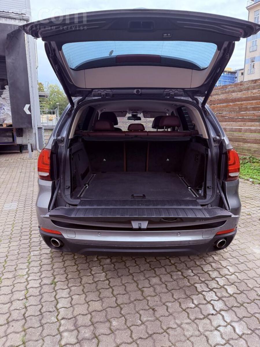 Grey BMW X5 2014 in Riga, with an engine capacity of 3.00 L and mileage of 214 thousand km for 20950 €, photo 13 on AUTOMOTO.COM.LV