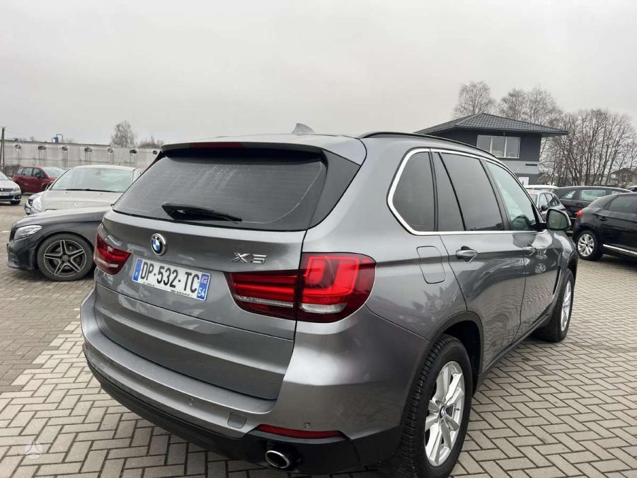 Grey BMW X5 2015 in Taurage, with an engine capacity of 2.00 L and mileage of 194 thousand km for 15800 €, photo 8 on AUTOMOTO.COM.LV