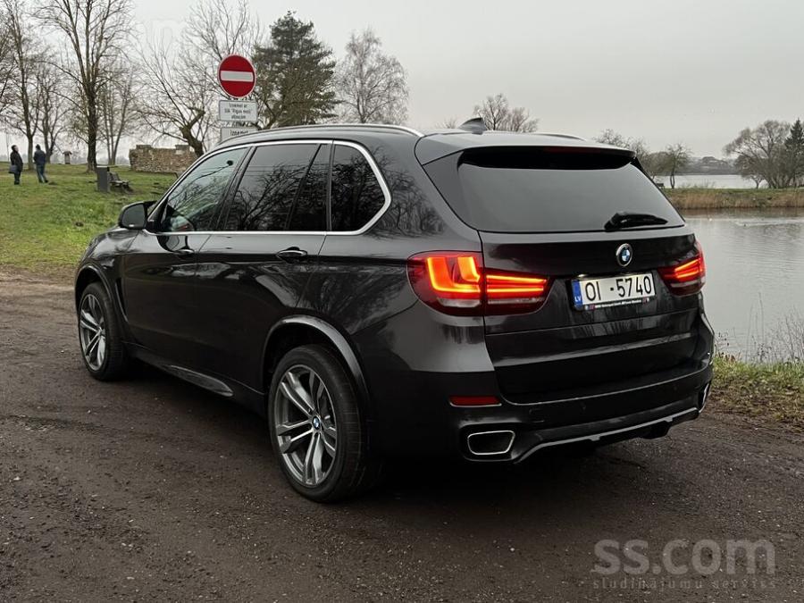 Grey BMW X5 2015 in Riga, with an engine capacity of 3.00 L and mileage of 0 thousand km for 20900 €, photo 3 on AUTOMOTO.COM.LV