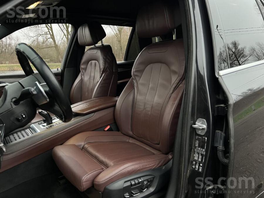 Grey BMW X5 2015 in Riga, with an engine capacity of 3.00 L and mileage of 0 thousand km for 20900 €, photo 8 on AUTOMOTO.COM.LV