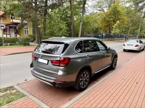 Grey BMW X5 2015 in Kaunas, with an engine capacity of 3.00 L and mileage of 159 thousand km for 19600 €, photo 4 on AUTOMOTO.COM.LV