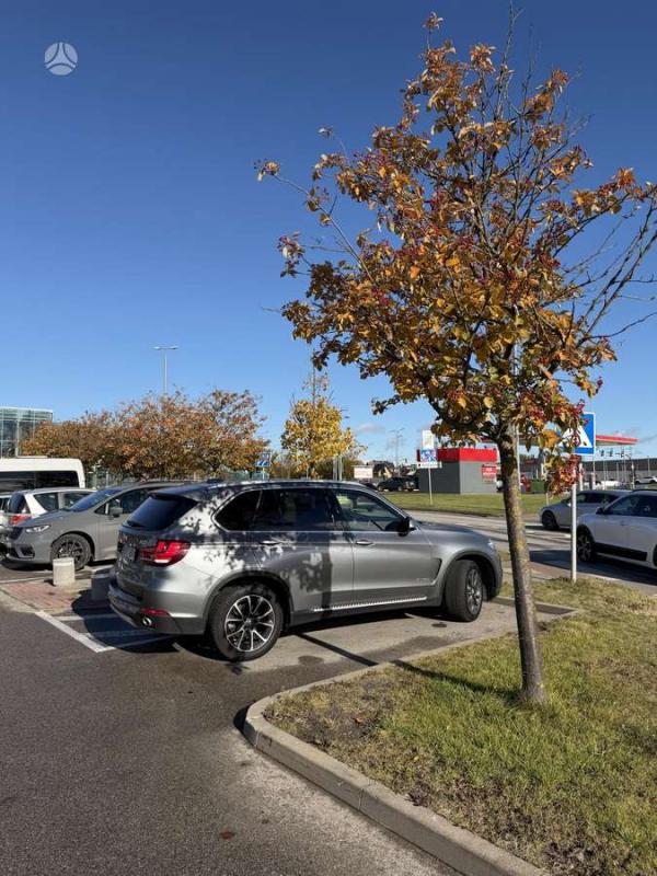 Grey BMW X5 2015 in Kaunas, with an engine capacity of 3.00 L and mileage of 159 thousand km for 19600 €, photo 6 on AUTOMOTO.COM.LV