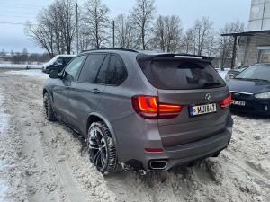 Grey BMW X5 2015 in Vilnius, with an engine capacity of 2.00 L and mileage of 309 thousand km for 24000 €, photo 2 on AUTOMOTO.COM.LV