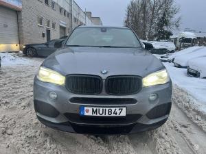 Grey BMW X5 2015 in Vilnius, with an engine capacity of 2.00 L and mileage of 309 thousand km for 24000 €, photo 8 on AUTOMOTO.COM.LV