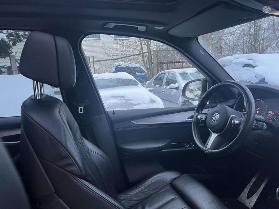 Grey BMW X5 2015 in Vilnius, with an engine capacity of 2.00 L and mileage of 309 thousand km for 24000 €, photo 18 on AUTOMOTO.COM.LV
