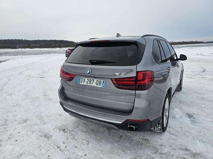 Pelēks BMW X5 2015 Tauragė, ar dzinēja tilpumu 2.99 L un nobraukumu 196 tūkst. km par 17300 €, foto 4 vietnē AUTOMOTO.COM.LV