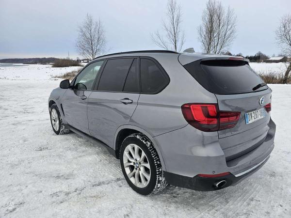 Grey BMW X5 2015 in Taurage, with an engine capacity of 2.99 L and mileage of 196 thousand km for 17300 €, photo 5 on AUTOMOTO.COM.LV
