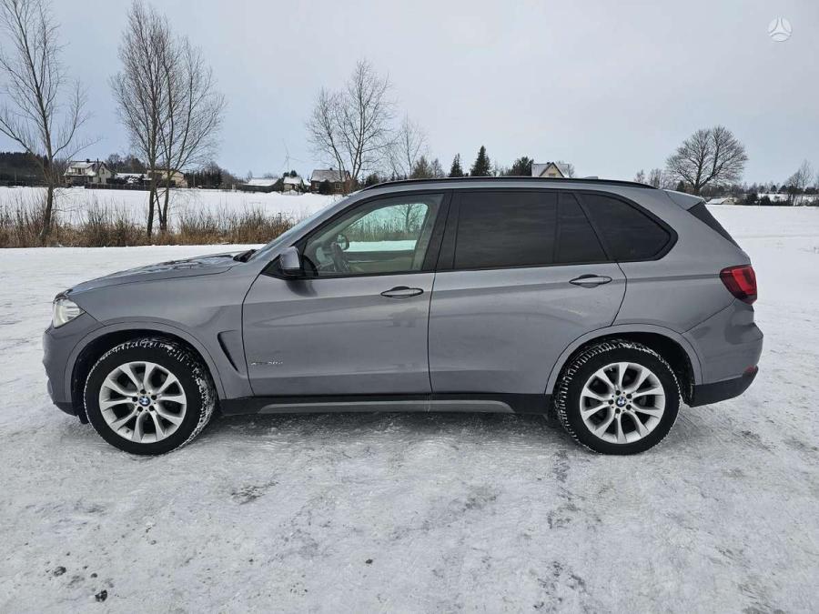 Pelēks BMW X5 2015 Tauragė, ar dzinēja tilpumu 2.99 L un nobraukumu 196 tūkst. km par 17300 €, foto 6 vietnē AUTOMOTO.COM.LV