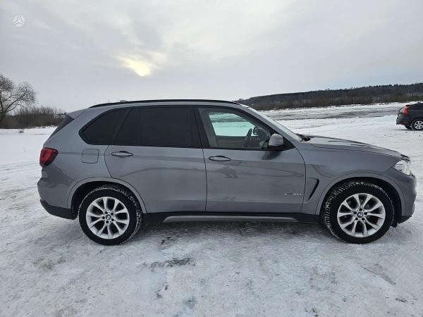 Grey BMW X5 2015 in Taurage, with an engine capacity of 2.99 L and mileage of 196 thousand km for 17300 €, photo 7 on AUTOMOTO.COM.LV