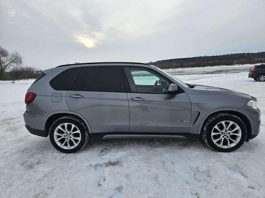 Pelēks BMW X5 2015 Tauragė, ar dzinēja tilpumu 2.99 L un nobraukumu 196 tūkst. km par 17300 €, foto 7 vietnē AUTOMOTO.COM.LV