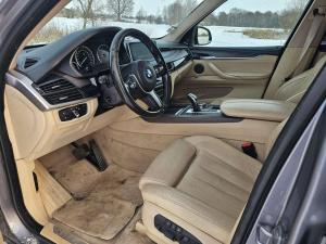 Pelēks BMW X5 2015 Tauragė, ar dzinēja tilpumu 2.99 L un nobraukumu 196 tūkst. km par 17300 €, foto 20 vietnē AUTOMOTO.COM.LV