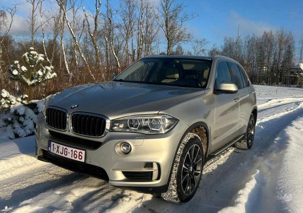 Grey BMW X5 2015 in Utena, with an engine capacity of 2.00 L and mileage of 297 thousand km for 16700 €, photo 2 on AUTOMOTO.COM.LV