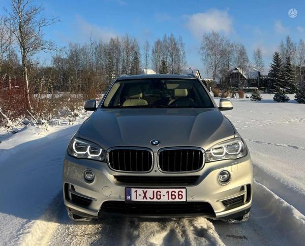 Grey BMW X5 2015 in Utena, with an engine capacity of 2.00 L and mileage of 297 thousand km for 16700 €, photo 3 on AUTOMOTO.COM.LV