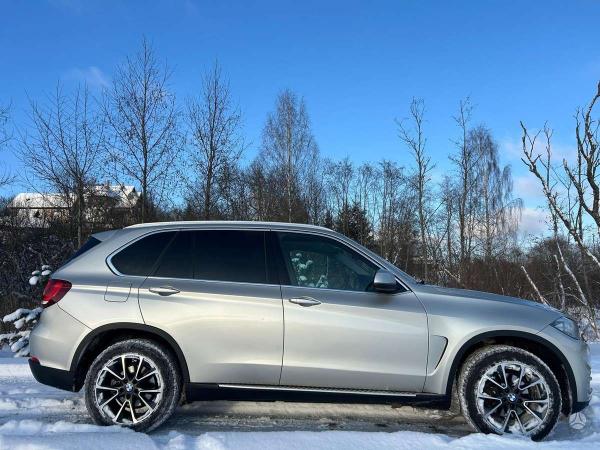 Grey BMW X5 2015 in Utena, with an engine capacity of 2.00 L and mileage of 297 thousand km for 16700 €, photo 5 on AUTOMOTO.COM.LV