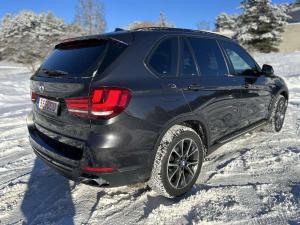 Grey BMW X5 2015 in Vilnius, with an engine capacity of 2.00 L and mileage of 303 thousand km for 17800 €, photo 4 on AUTOMOTO.COM.LV