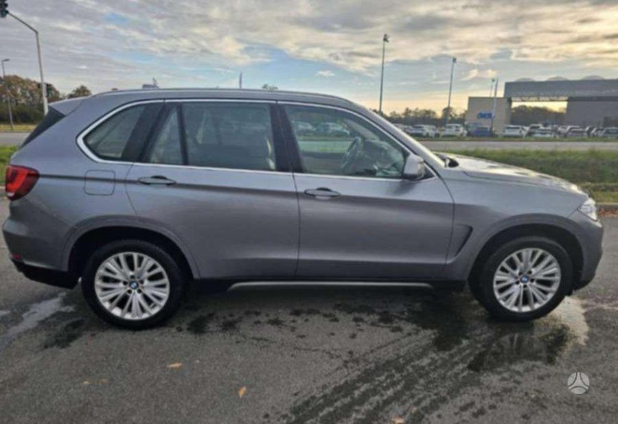 Grey BMW X5 2015 in Taurage, with an engine capacity of 2.99 L and mileage of 278 thousand km for 10500 €, photo 1 on AUTOMOTO.COM.LV